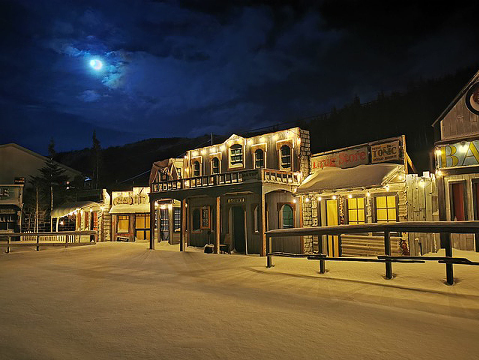 Frontier Town | Family Friendly Food & Fun | Smugglers Cove Roadhouse